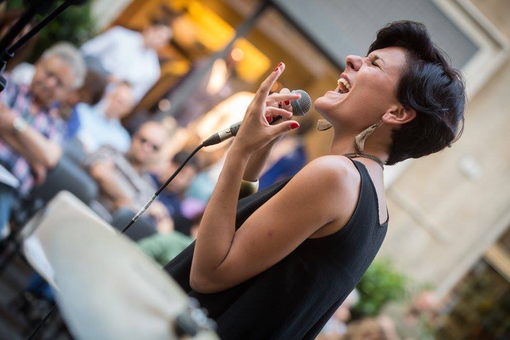 INTERVISTA - Un delizioso equilibrio tra parole e musica, il nuovo ...